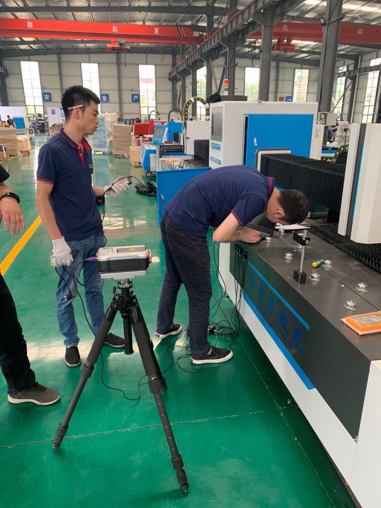 1500W Stainless Steel Aluminum Pipe Fiber Laser Cutting Machine ...