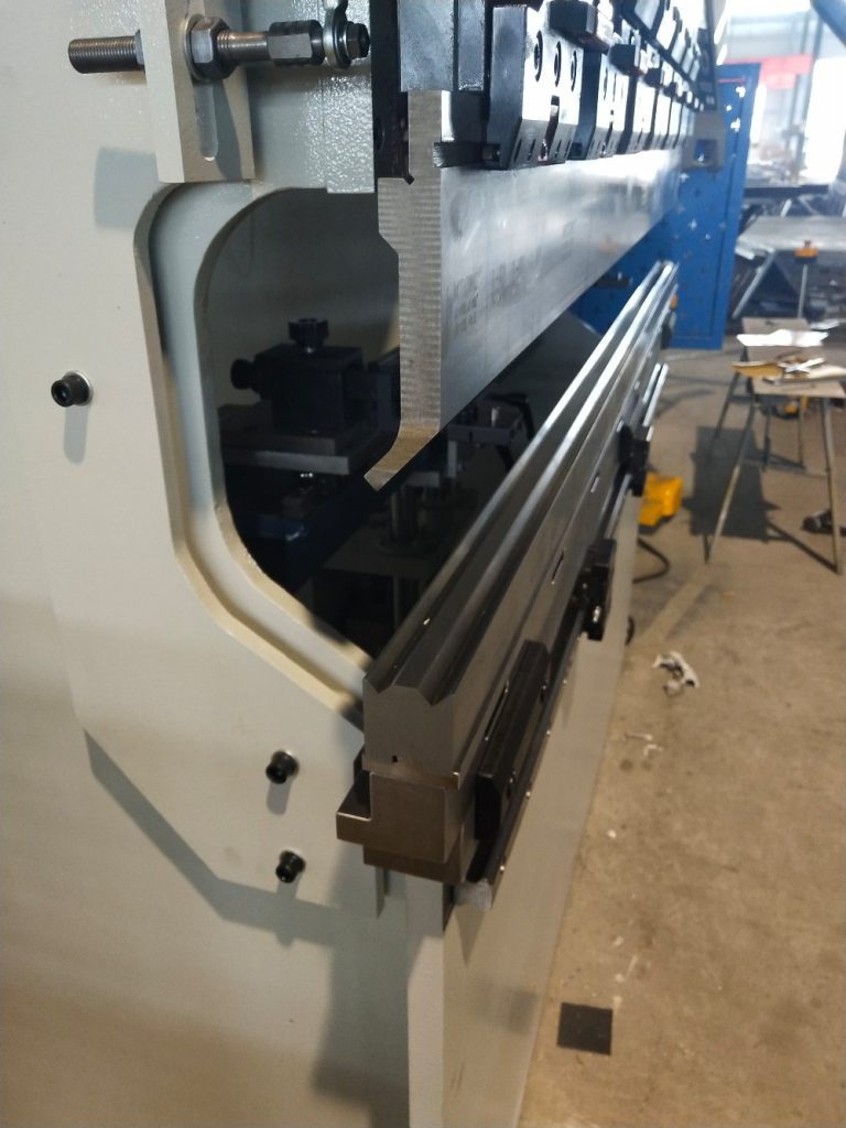 4 Axis Hydraulic Servo Cnc Sheet Metal Bending Machine - RAYMAX Videos