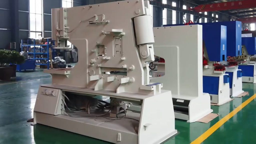 Metal Sheet Automatic Ironworker Shearing And Punching Machine - RAYMAX ...