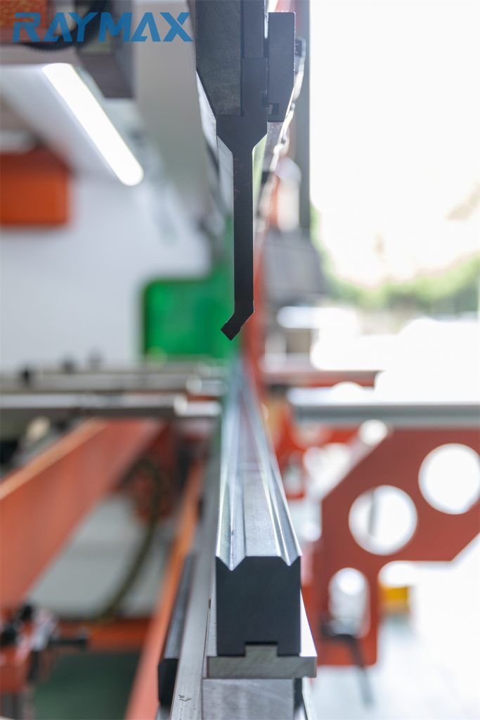 Cnc Press Brake And Bending Machine For Sheet Metal Processing - RAYMAX ...