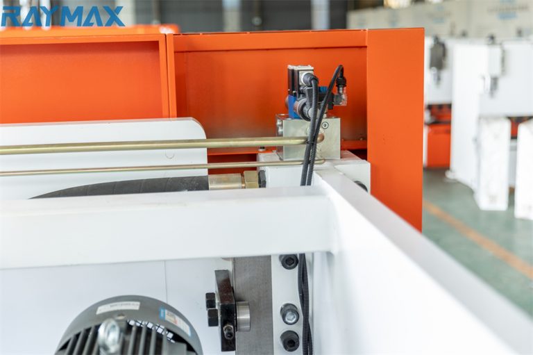 Prensa dobradeira elétrica servo cnc híbrida para dobra de chapa metálica - RAYMAX Videos